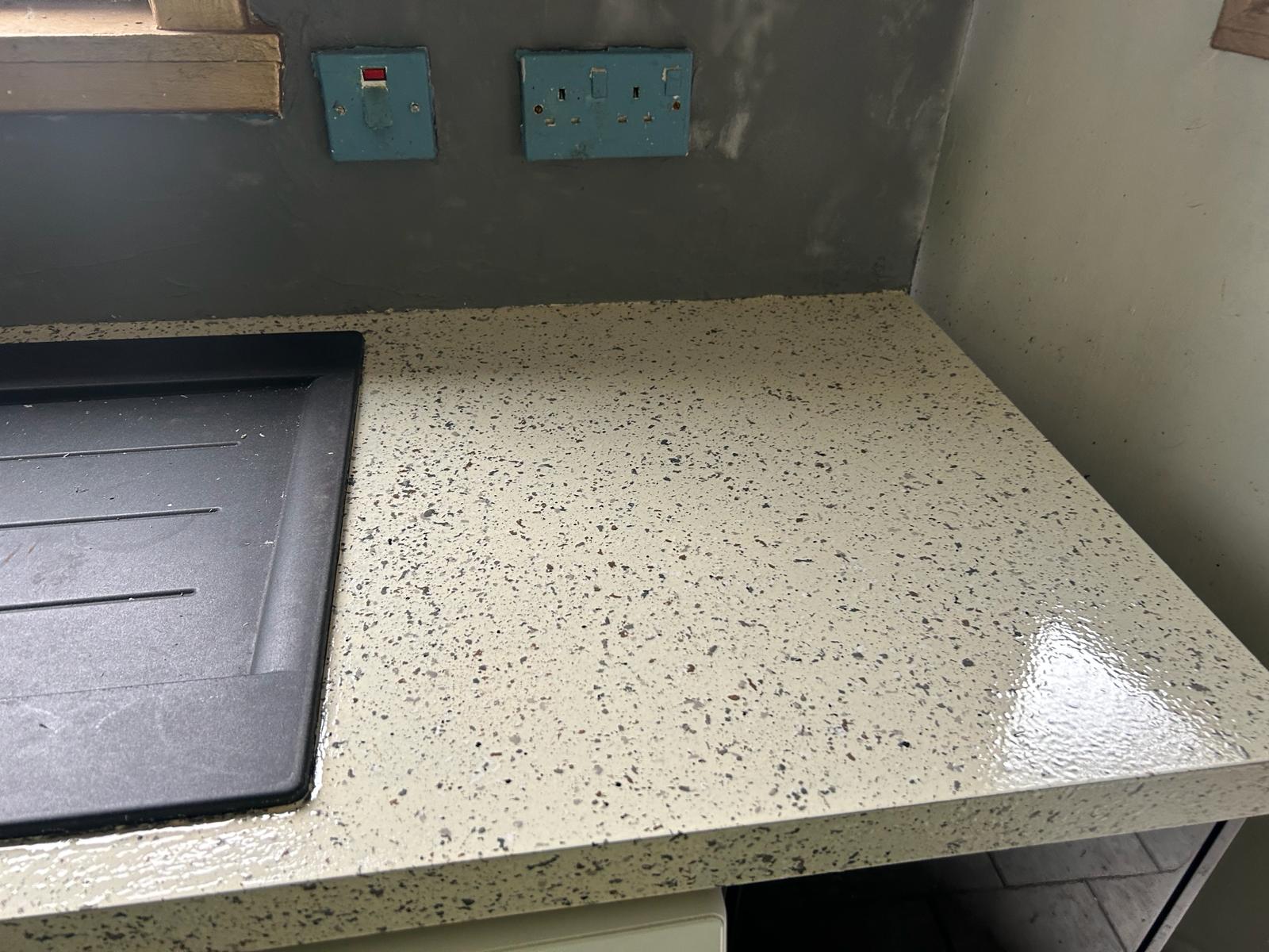 Kitchen Worktop in Spray Granite & Walls in Infinito Venetian | Plaster ...